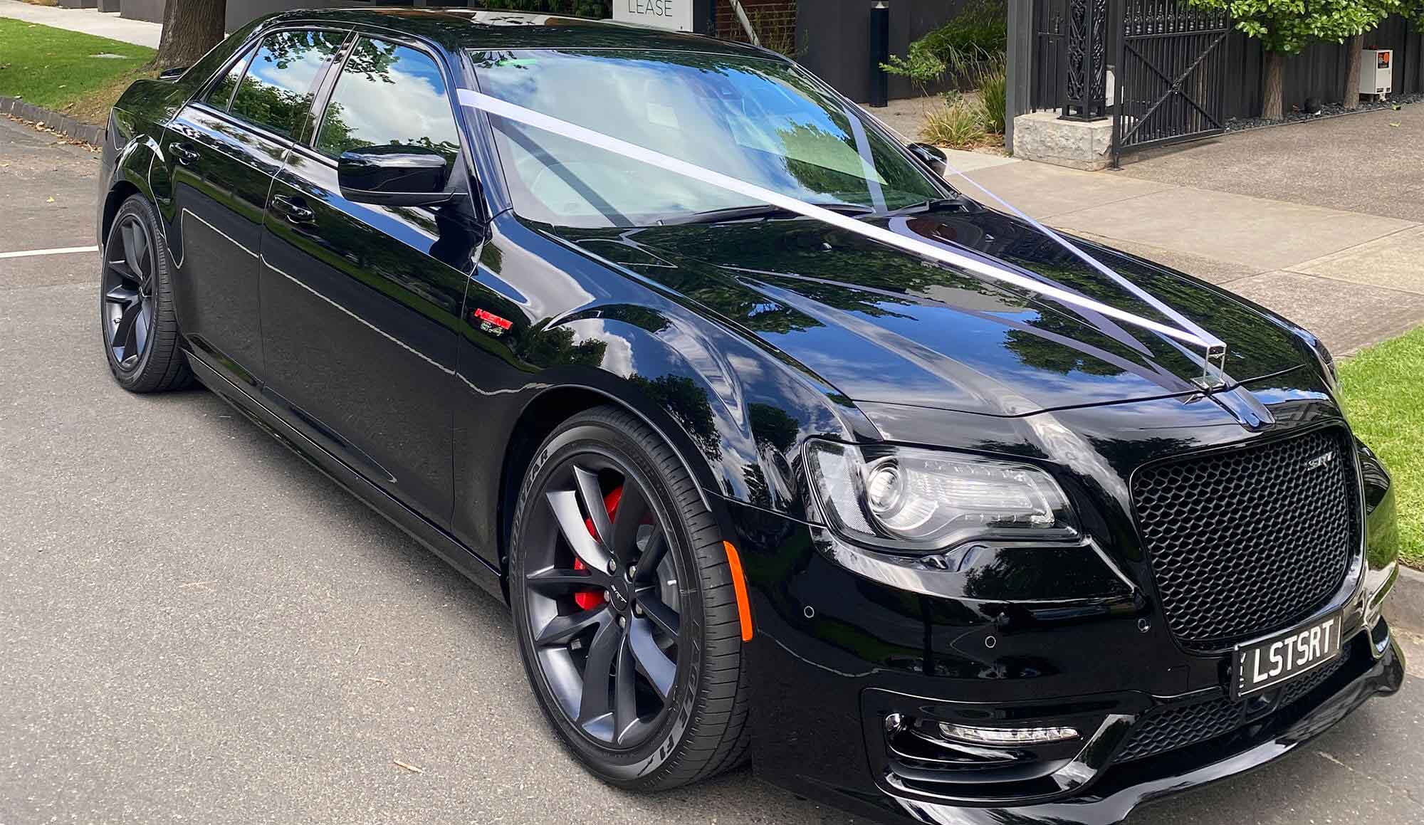 Black beauty limousine : Limousine Hire Melbourne - black Chrysler Limos